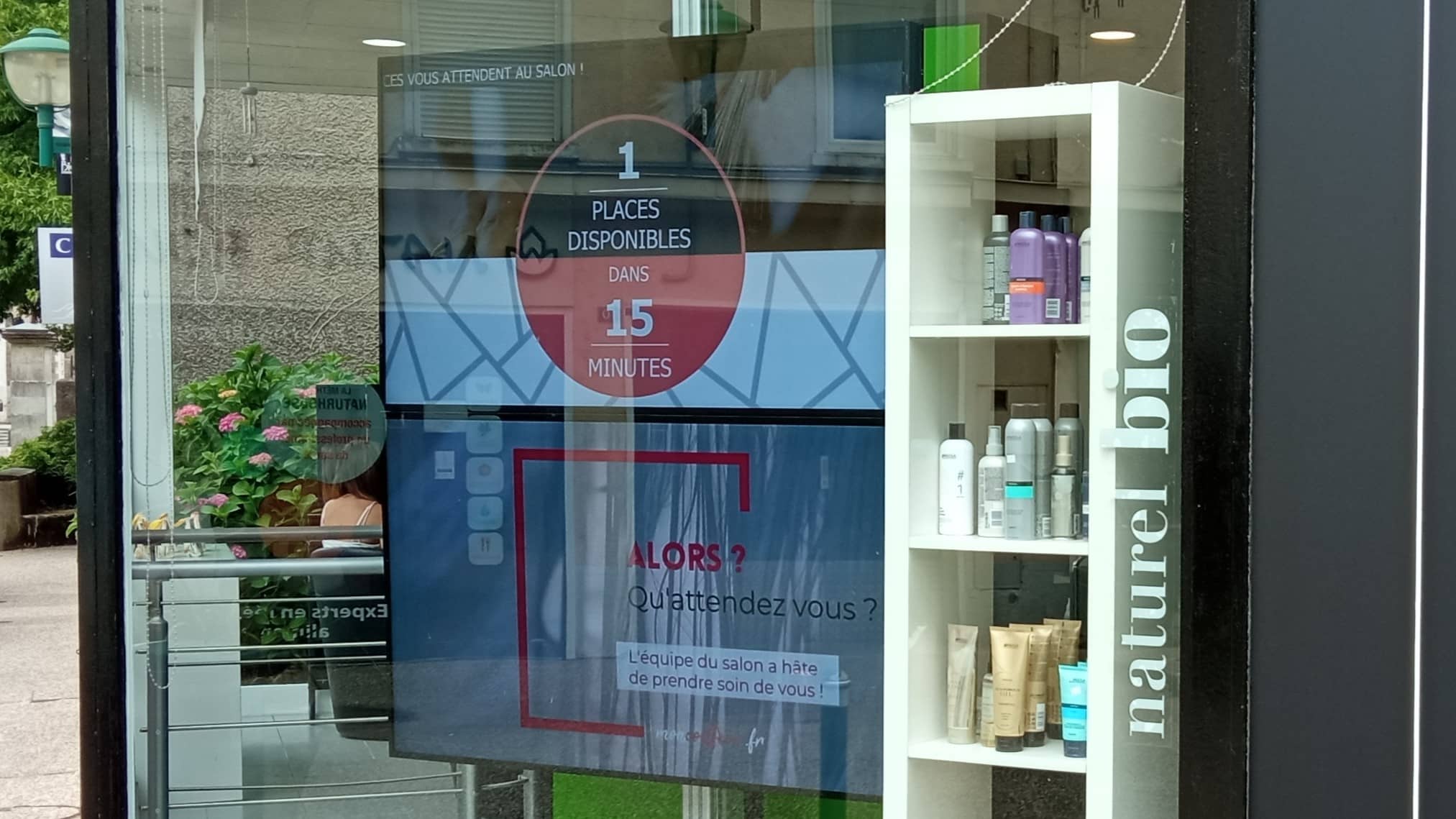 Increasing a hairdressing salon’s capacity utilization with digital signage
