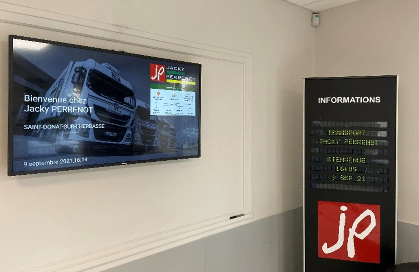 How Jacky Perrenot Engages Its Mobile Workforce Through Digital Signage